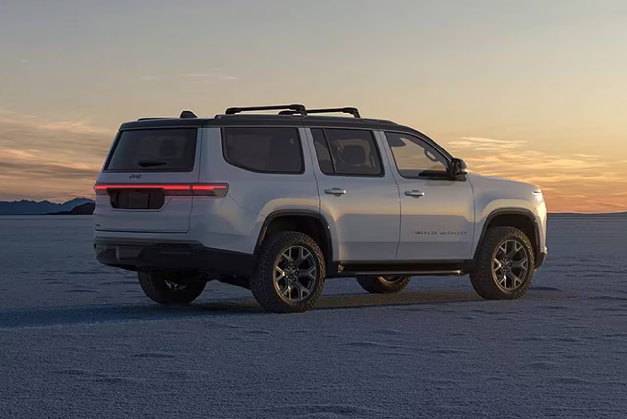 Overview of Jeep grand-wagoneer 2026, photo 2