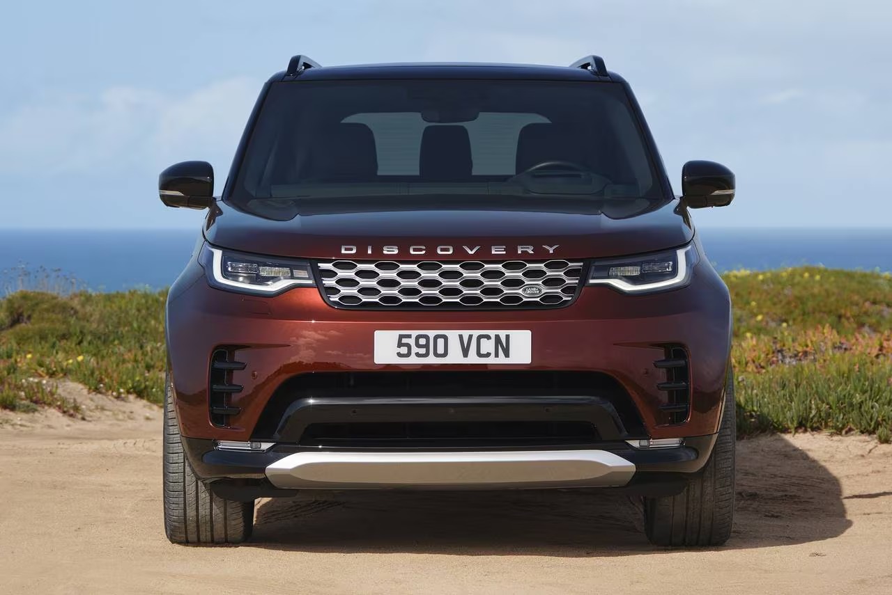 Overview of Land Rover Discovery 2026, photo 2