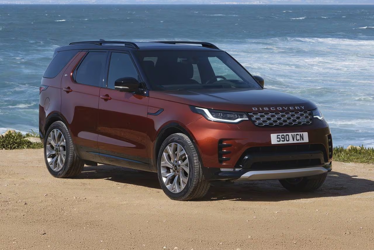 Overview of Land Rover Discovery 2026, photo 1