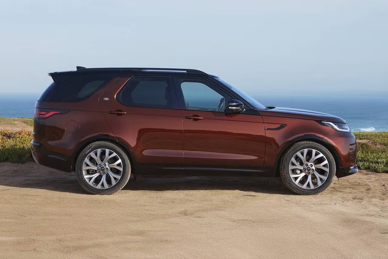 Overview of Land Rover Discovery 2026, photo 4