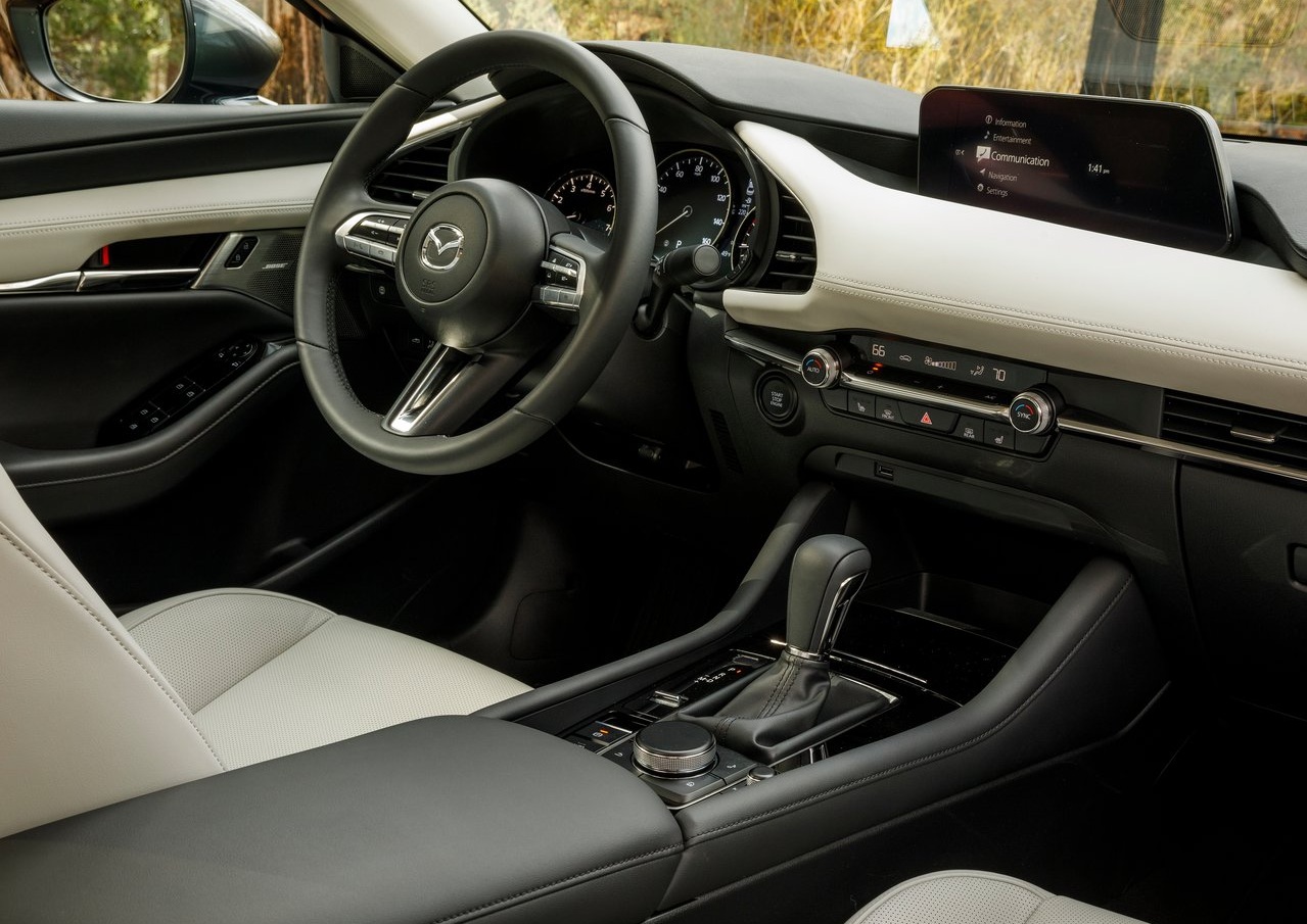 Apskats par Mazda 3 2026, foto 10