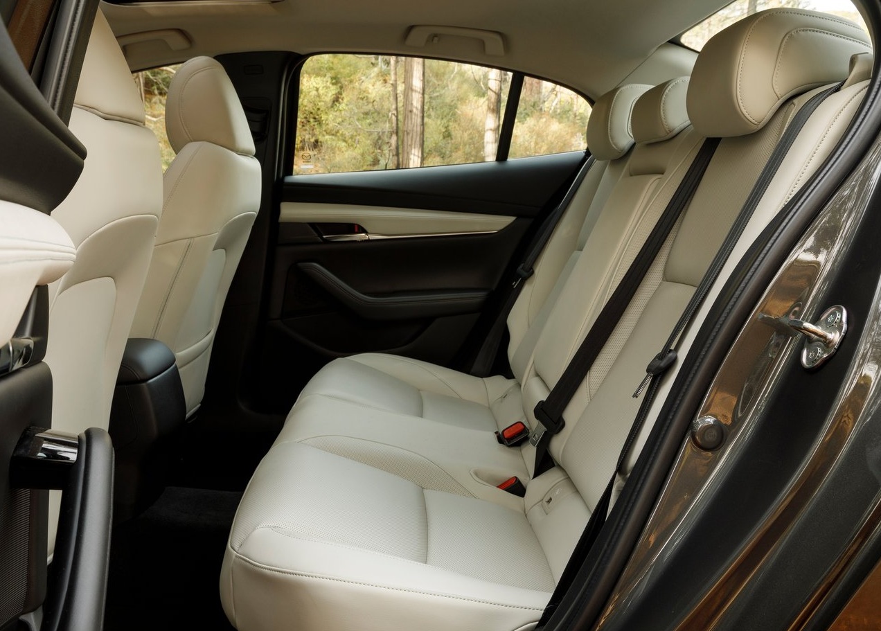 Apskats par Mazda 3 2026, foto 12