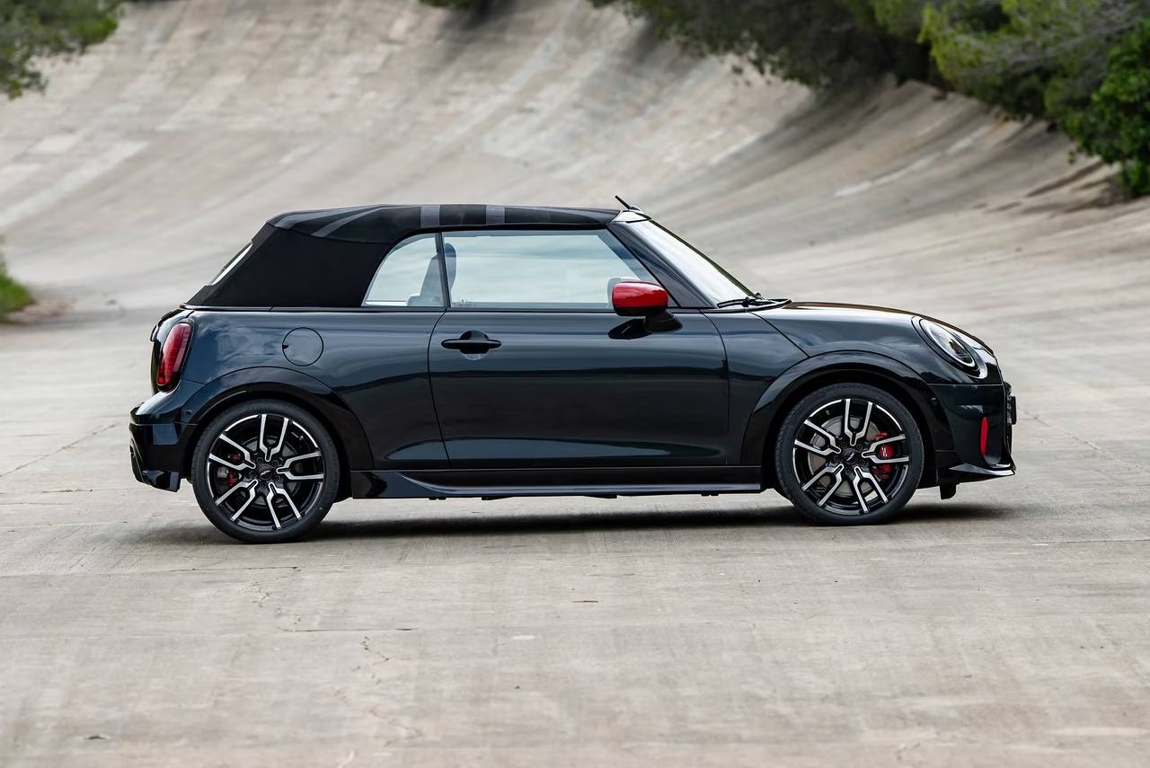 Overview of MINI Cooper 2026, photo 3