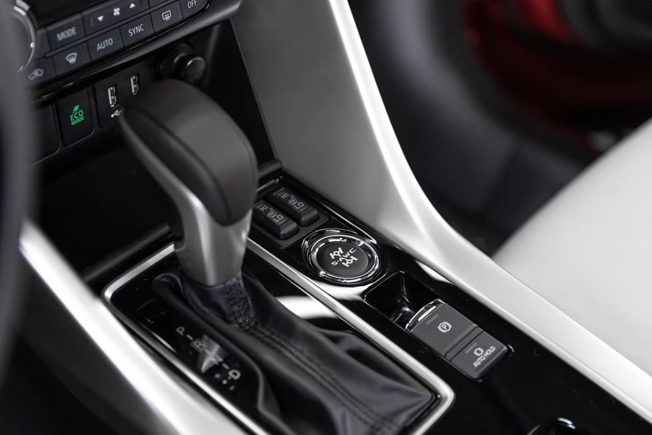 Apskats par Mitsubishi Eclipse Cross 2026, foto 11