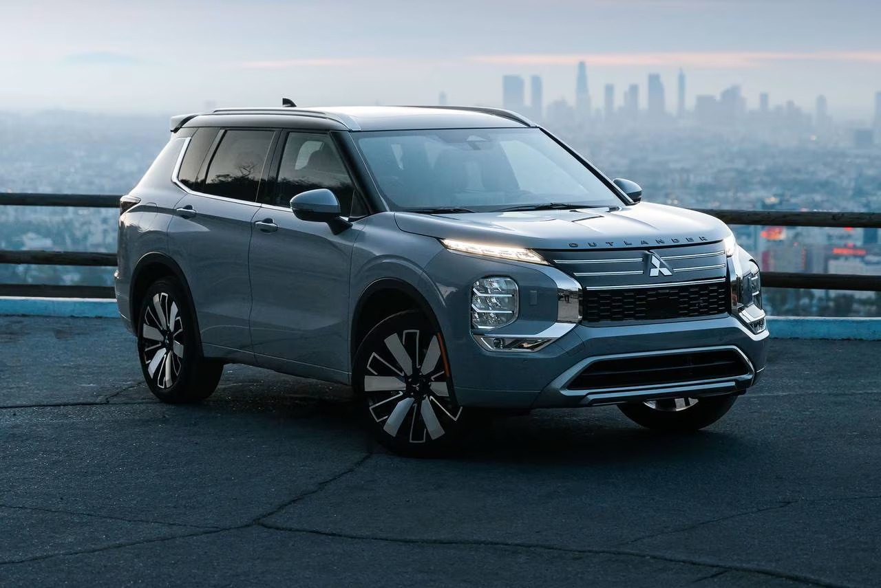 Apskats par Mitsubishi Outlander 2026, foto 1