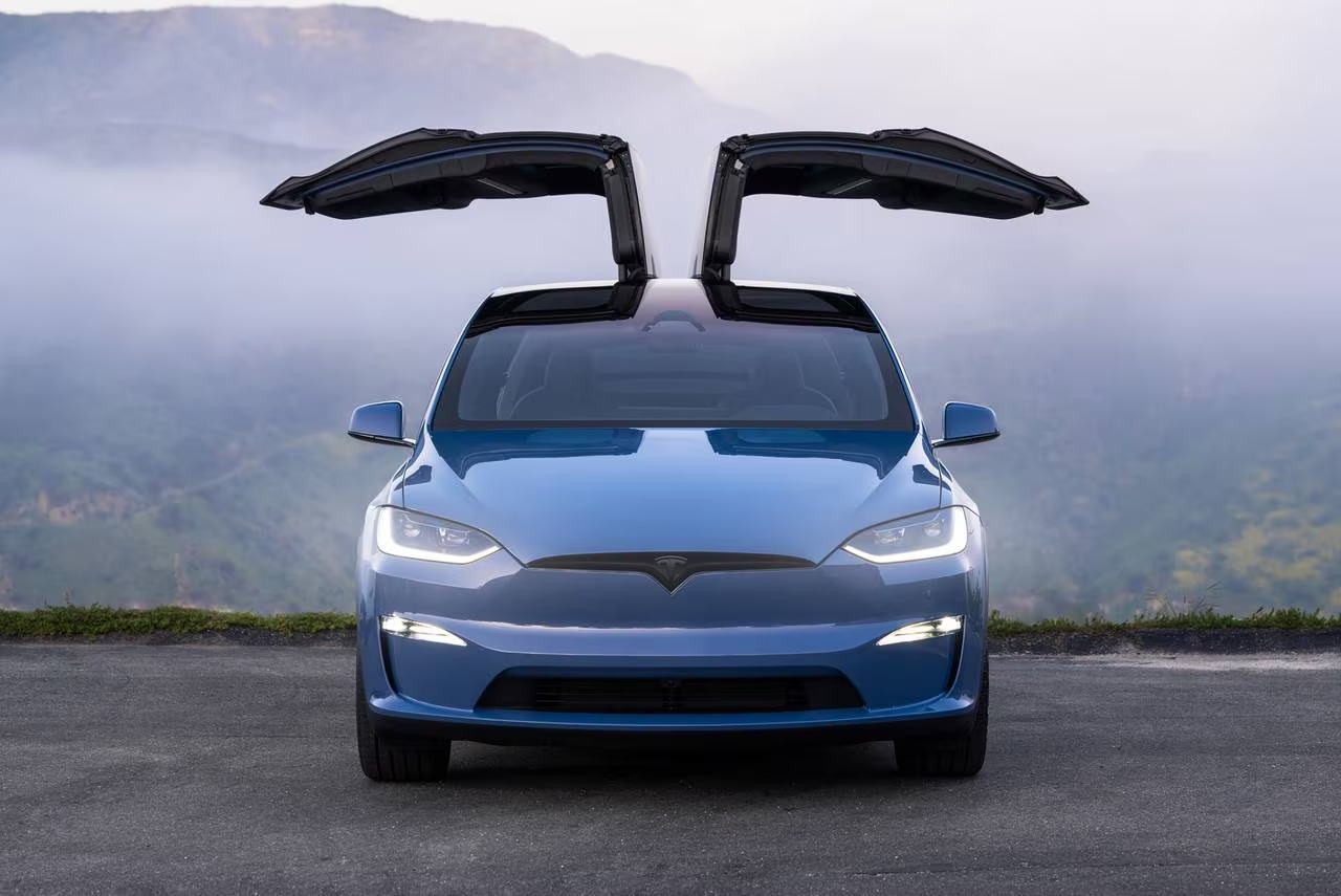 Apskats par Tesla Model X 2026, foto 1