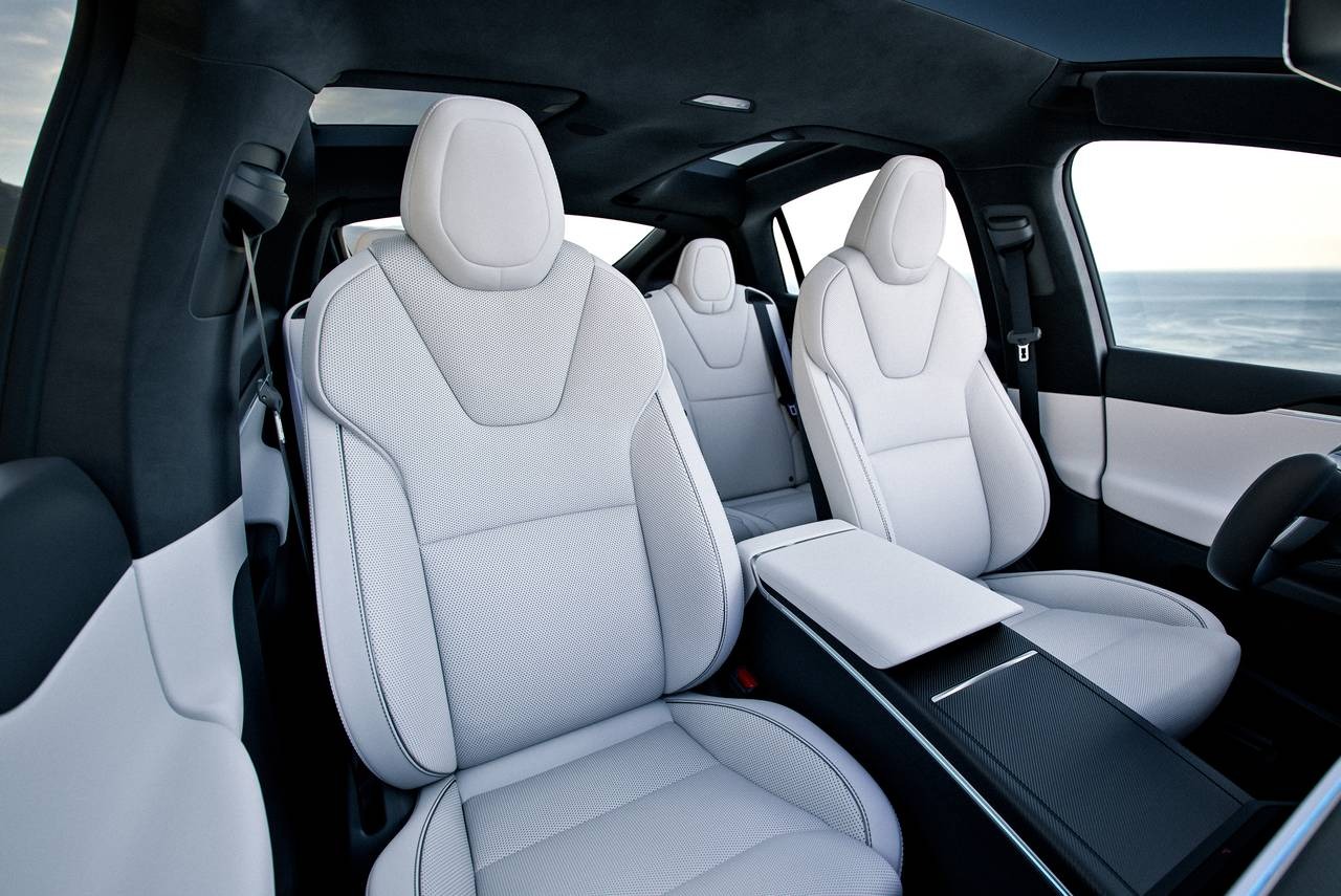Apskats par Tesla Model X 2026, foto 8