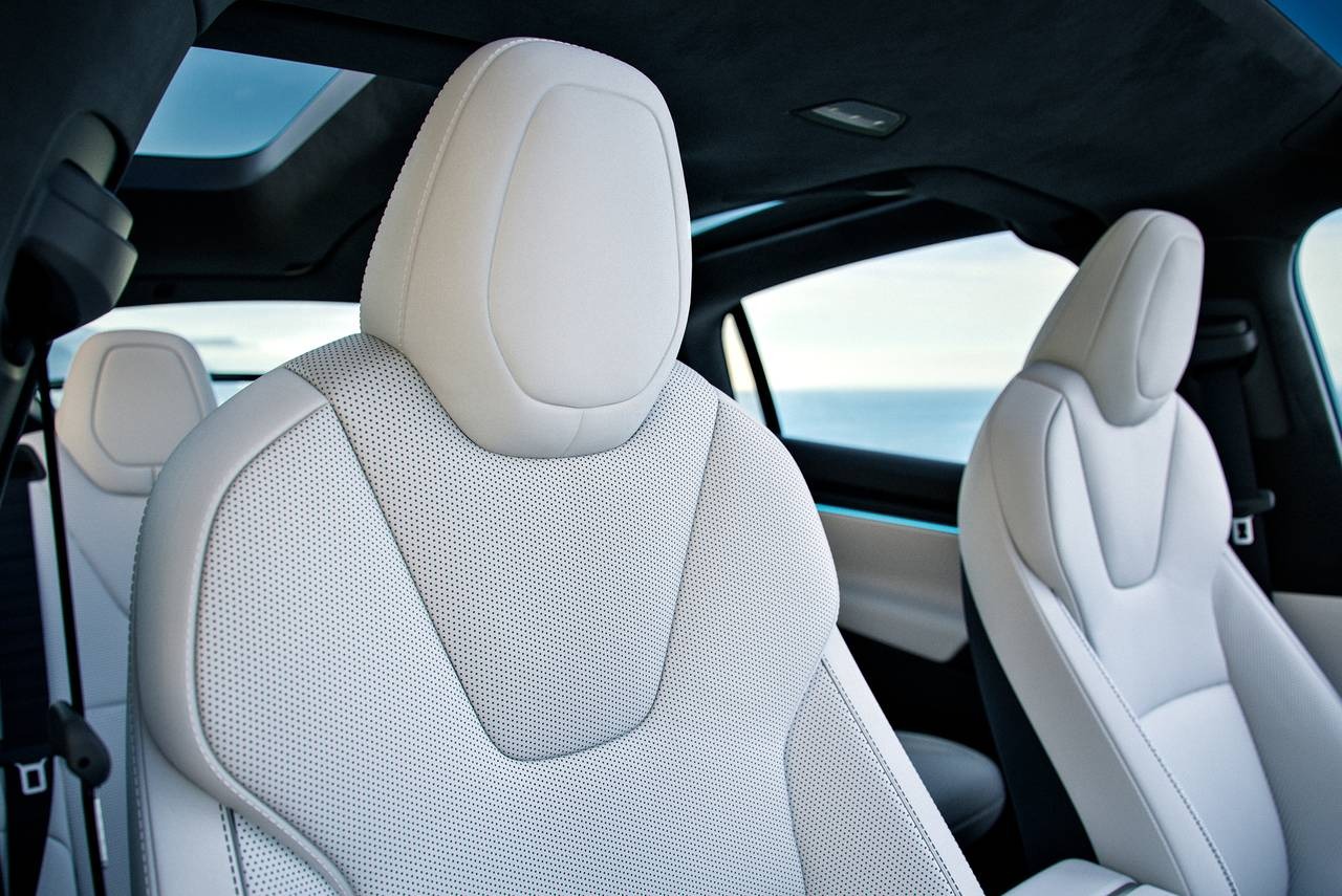 Apskats par Tesla Model X 2026, foto 10