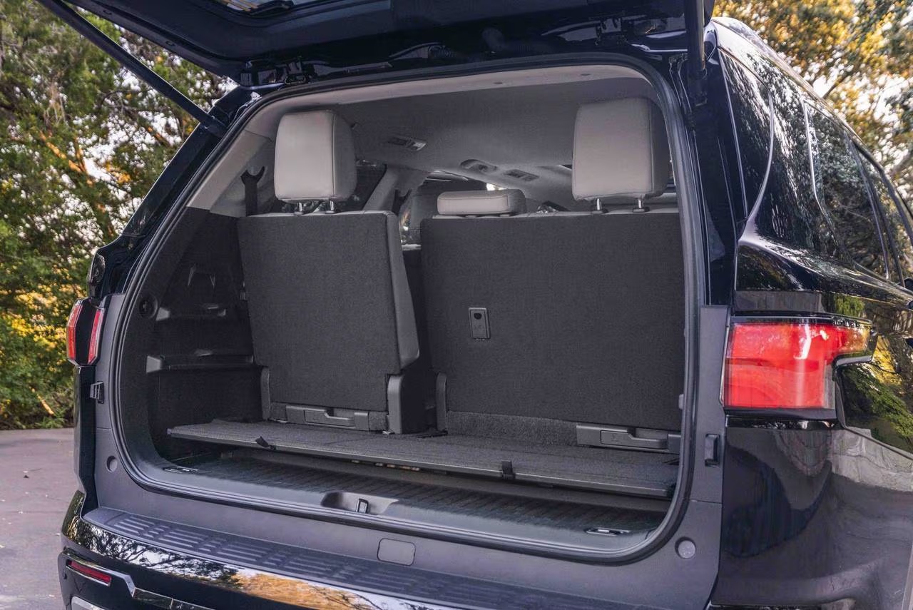 Apskats par Toyota Sequoia 2026, foto 17