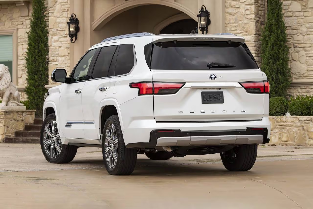 Apskats par Toyota Sequoia 2026, foto 12