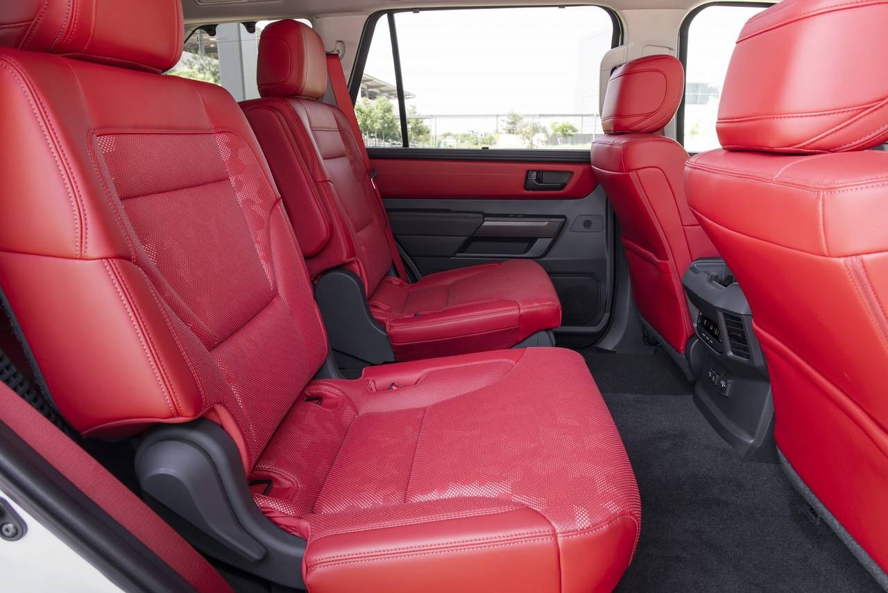 Apskats par Toyota Sequoia 2026, foto 14