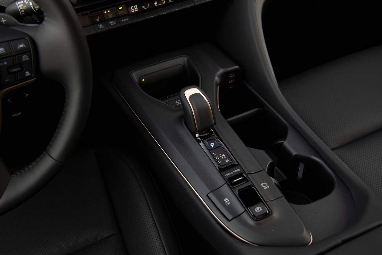 Apskats par Toyota Crown 2027, foto 6