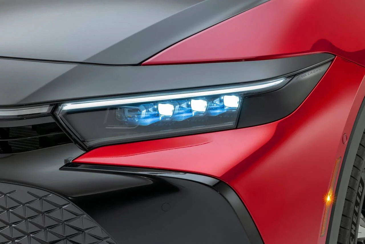 Apskats par Toyota Crown 2027, foto 12