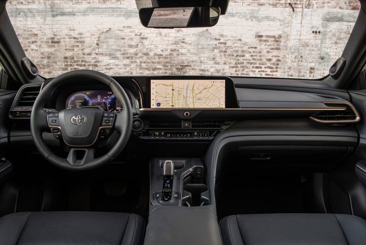 Apskats par Toyota Crown 2027, foto 2