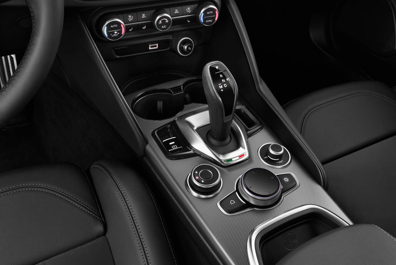 Apskats par Alfa Romeo Giulia 2026, foto 12