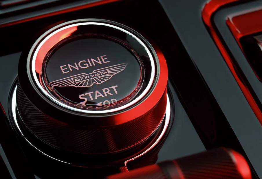 Apskats par Aston Martin DBX 2026, foto 14