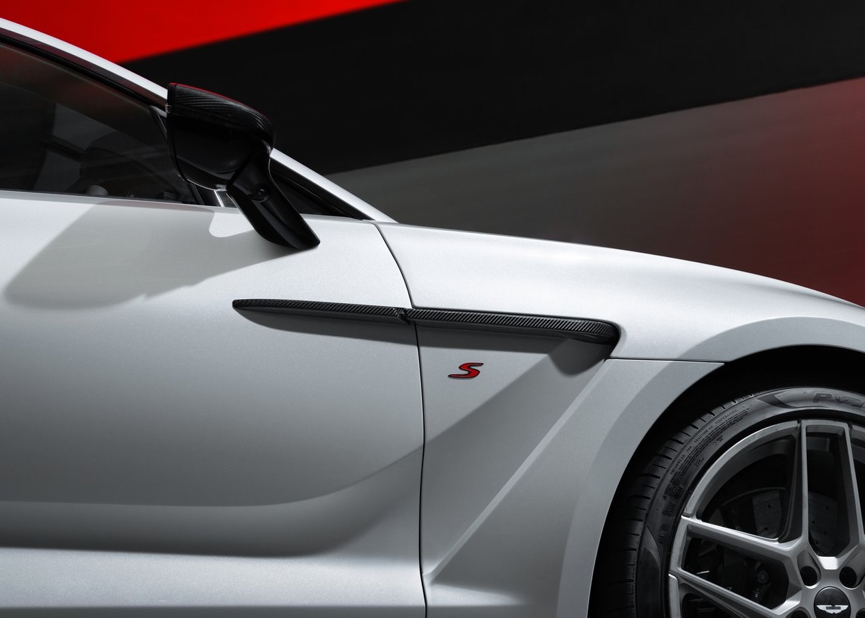 Apskats par Aston Martin DBX 2026, foto 5