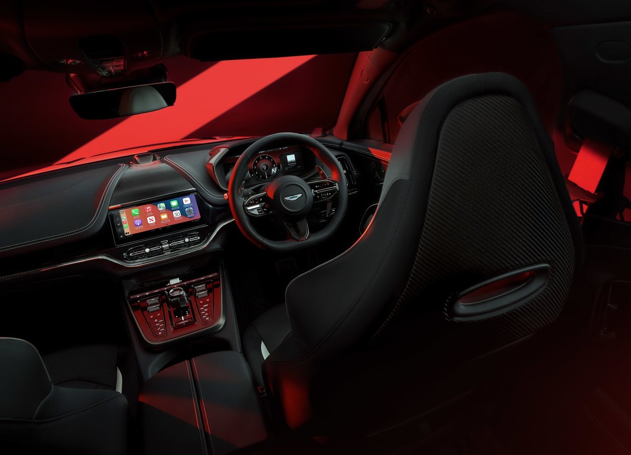Apskats par Aston Martin DBX 2026, foto 10