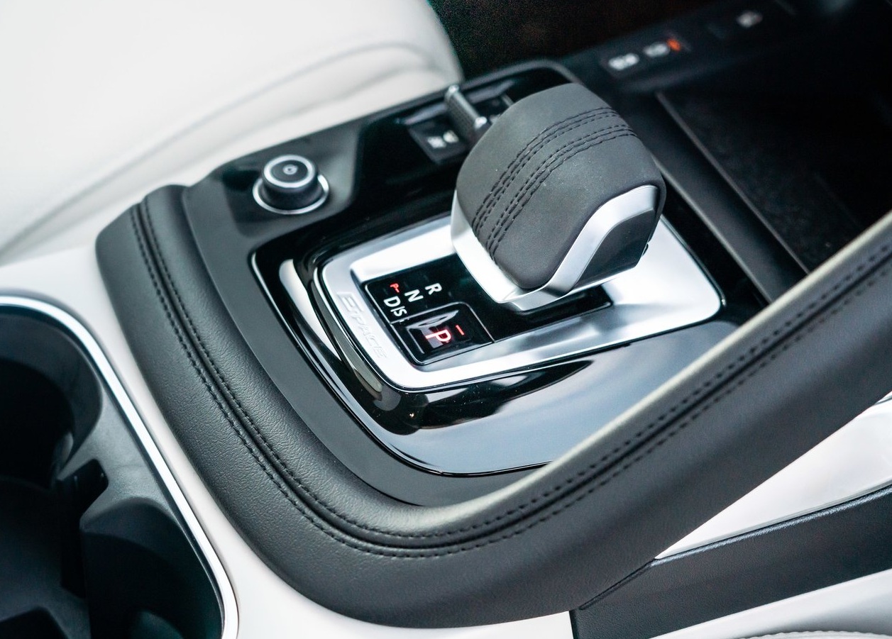 Apskats par Jaguar E-Pace 2026, foto 10