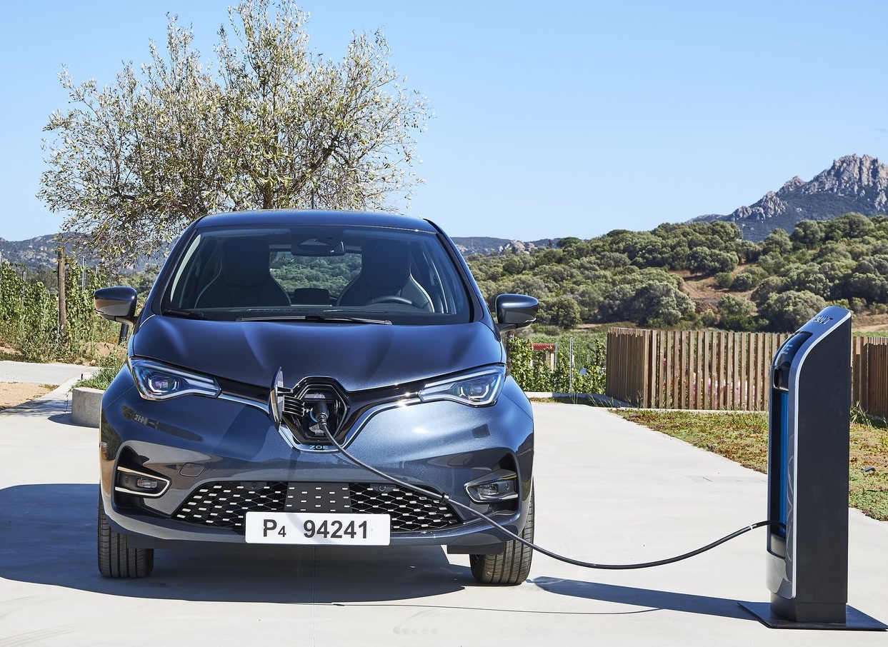 Read the overview of Renault Zoe 2025 Overview of Renault Zoe 2025, photo 1