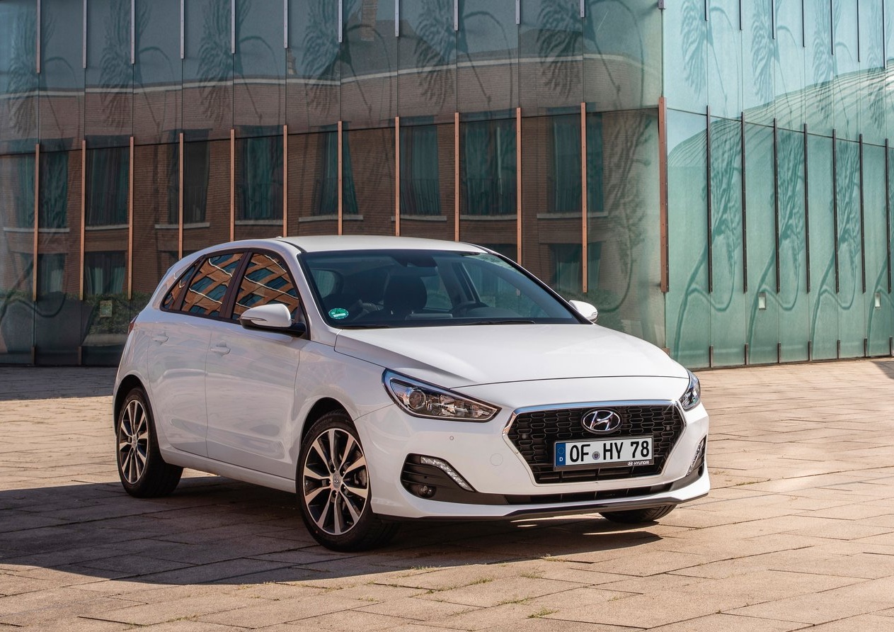Volkswagen Golf konkurenti kuri hečbeki konkurē ar Volkswagen Golf