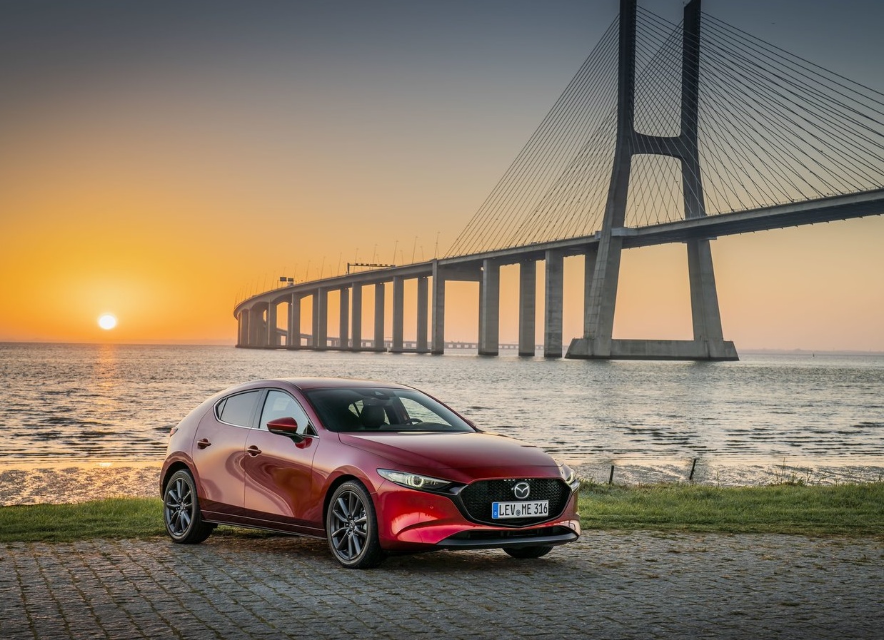 Volkswagen Golf konkurenti kuri hečbeki konkurē ar Volkswagen Golf