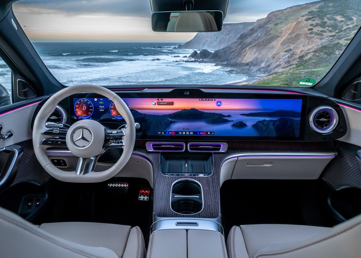 kā atjaunināt Mercedes-Benz MBUX kartes