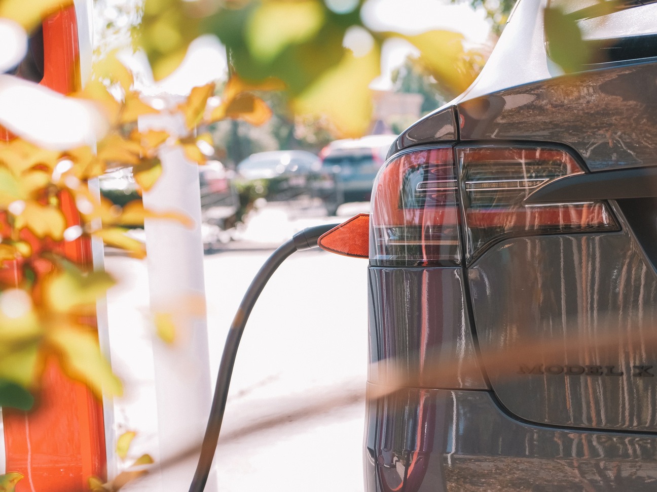 īpa&scaron;ības elektromobiļa uzlādei
